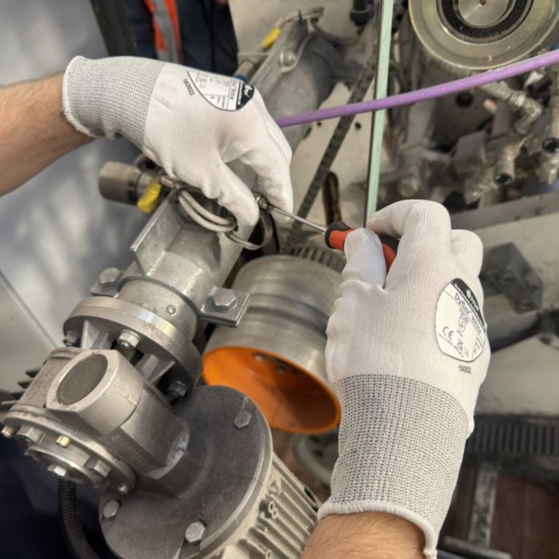 Polyco Dyflex 18GG Cut-Resistant Gloves - SafetyGloves.co.uk